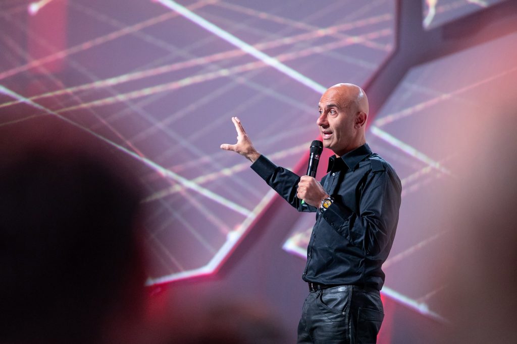 How to lead without a title with Robin Sharma - BRAND MINDS